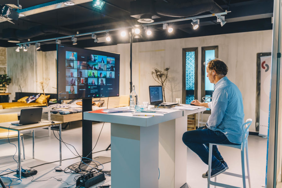 Event host - Masters in moderation